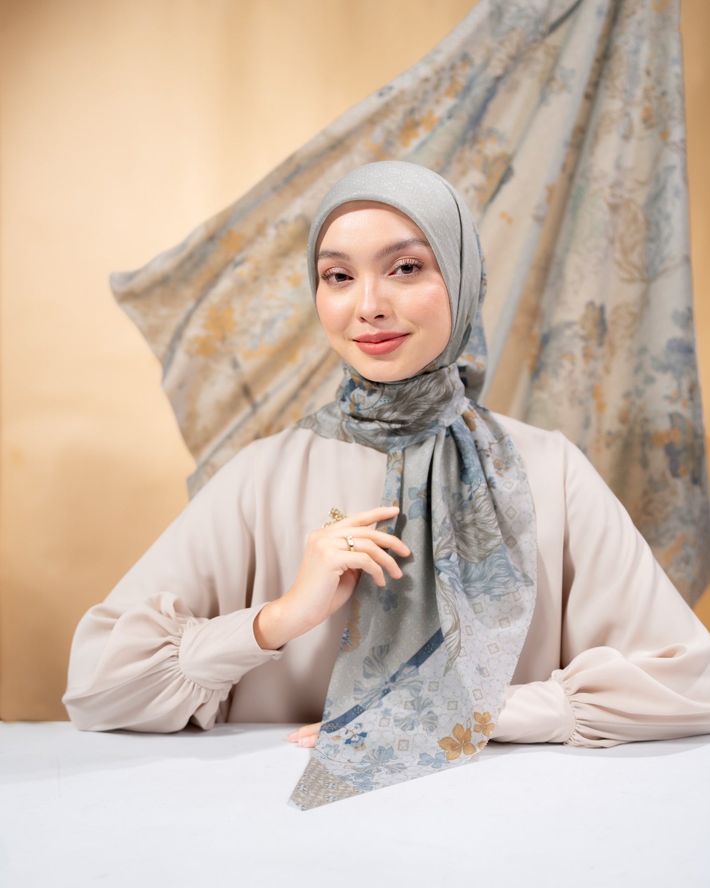 Agra Scarf – Heaven Lights