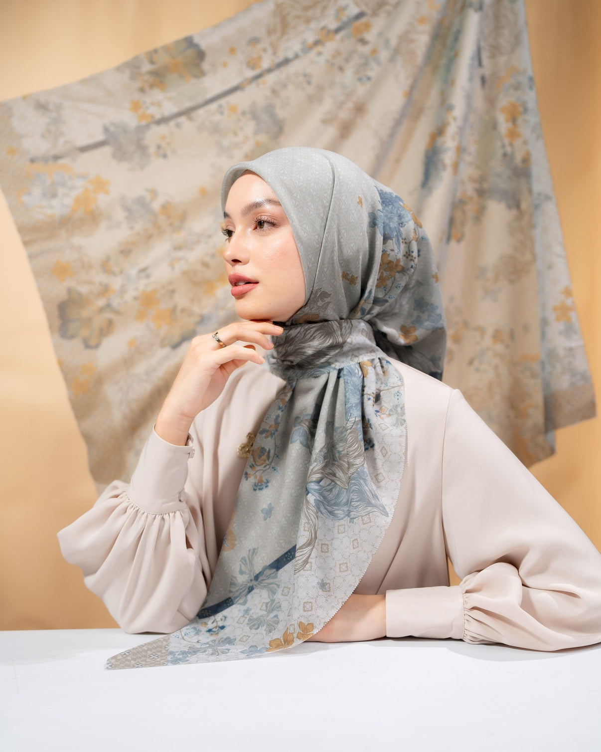 Agra Scarf – Heaven Lights
